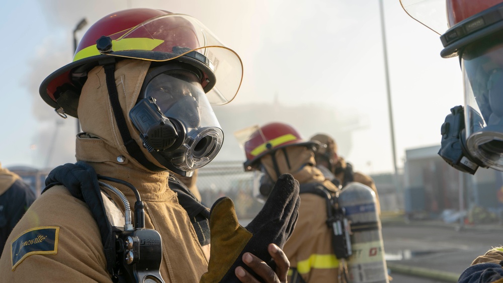 DVIDS - Images - USS Bonhomme Richard (LHD 6) Fire [Image 1 of 3]