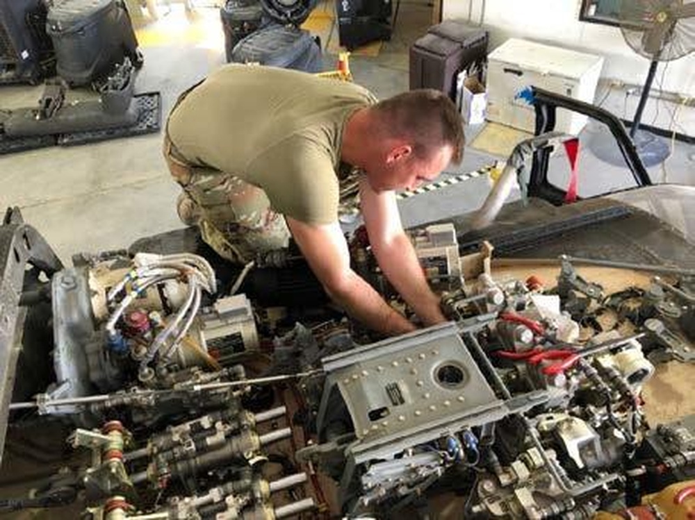 DVIDS - Images - Flight Control Mixer Inspection [Image 4 of 6]