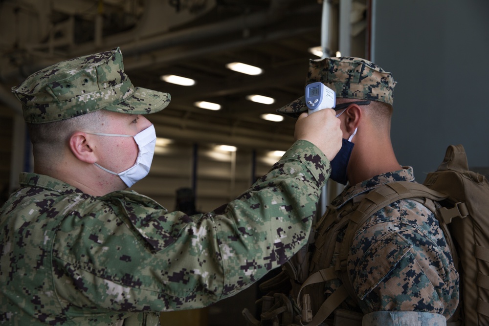 DVIDS - Images - 15th MEU Marines embark USS Somerset [Image 1 of 7]