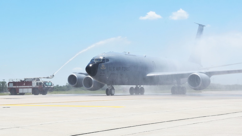 DVIDS - News - KC-135 performs last time during UTA
