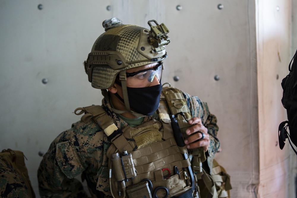 DVIDS - Images - 15th MEU Marines prepare for takeoff aboard USS Makin ...