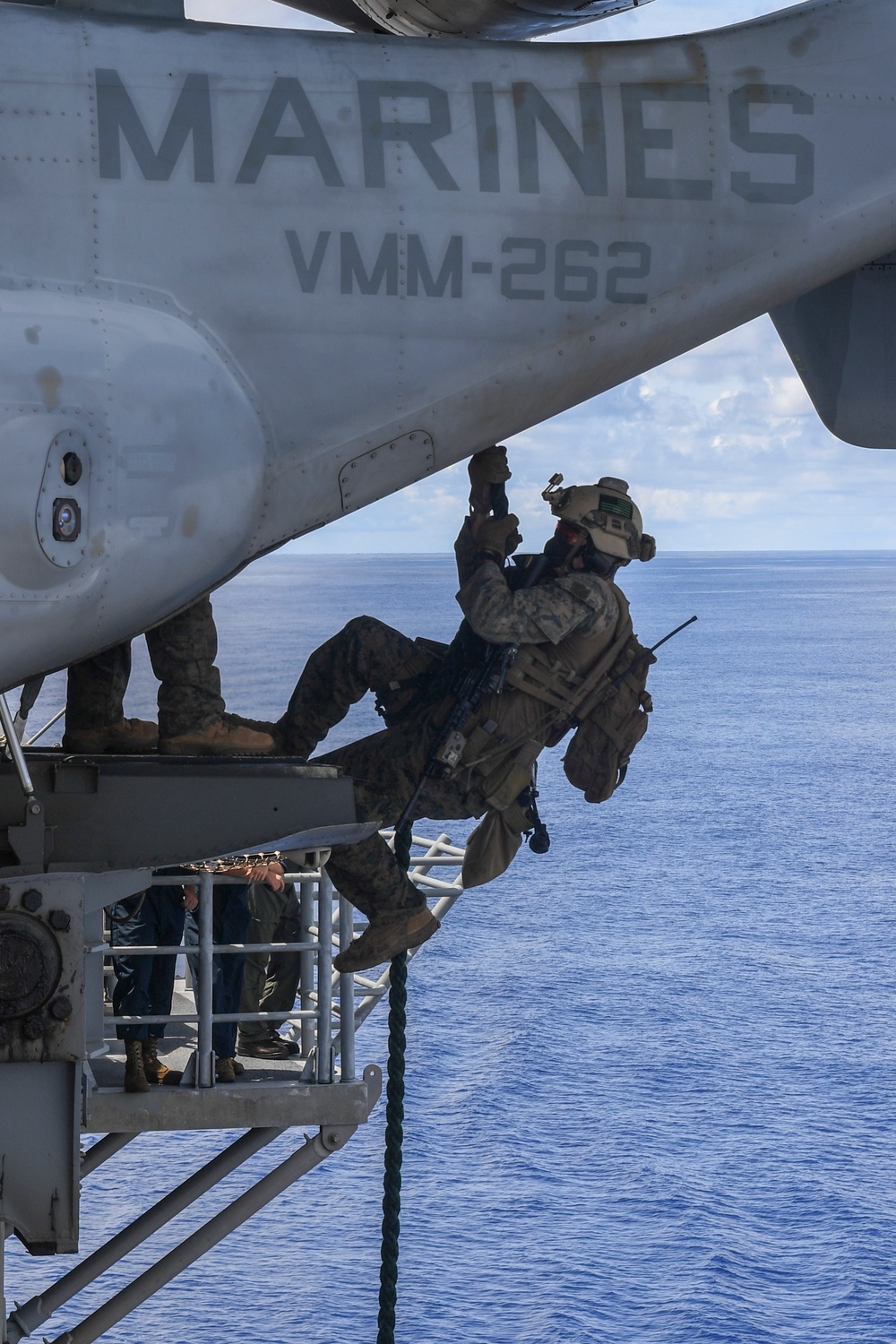DVIDS - Images - 31st MEU conducts a fast-rope exercise aboard USS ...