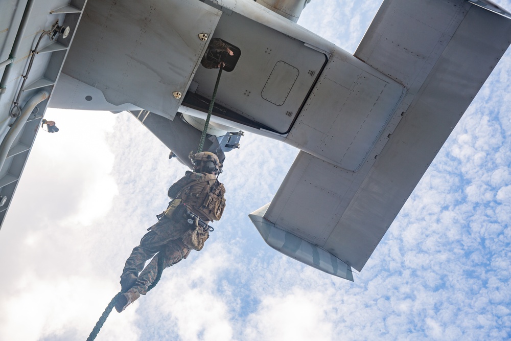 DVIDS - Images - MRF USS America fast roping [Image 3 of 6]