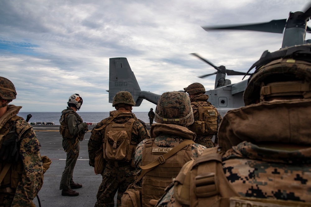 DVIDS - Images - Marines with Charlie Battery, 31st MEU, conduct a ...