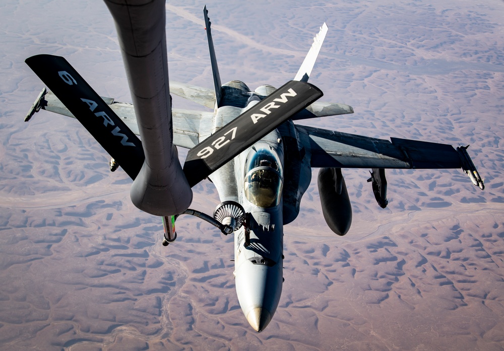 DVIDS - Images - KC-135 refuels F/A-18s in support of Operation Inherent Resolve [Image 9 of 14]