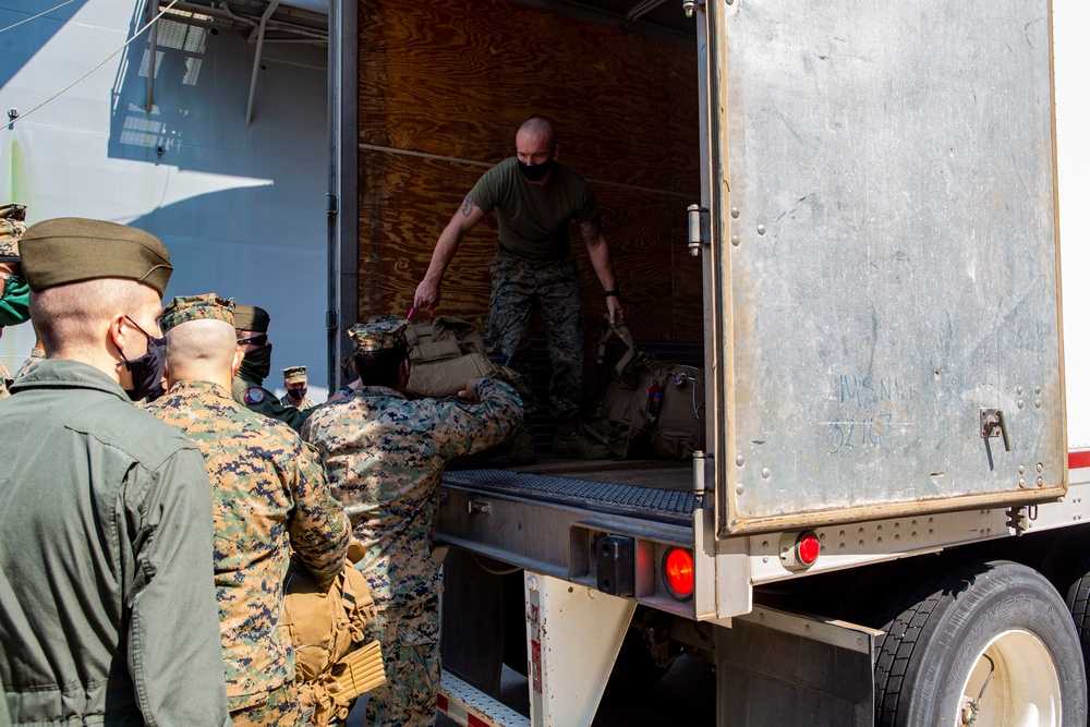 DVIDS - Images - 15th MEU Marines, Sailors embark USS Makin Island in ...