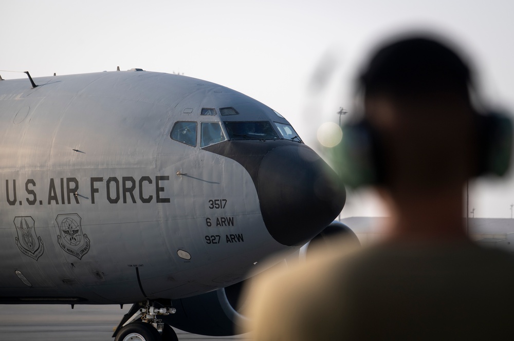 DVIDS - Images - KC-135 refuels F-35s in support of Operation Inherent Resolve [Image 2 of 7]