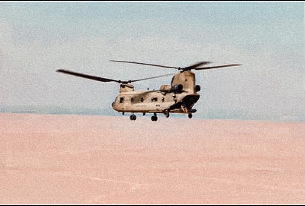 DVIDS - Images - Chinook flight over the desert [Image 6 of 18]