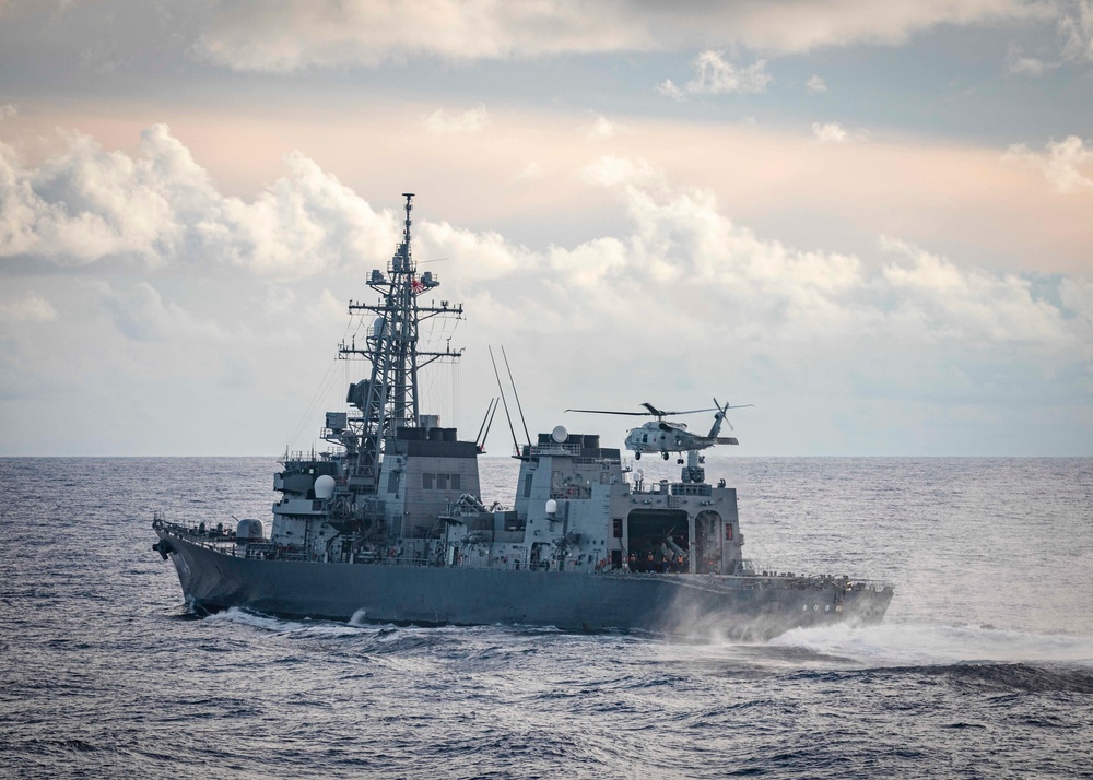 DVIDS - Images - McCain sails in formation with JS Kirisame, HMAS Arunta [Image 3 of 8]