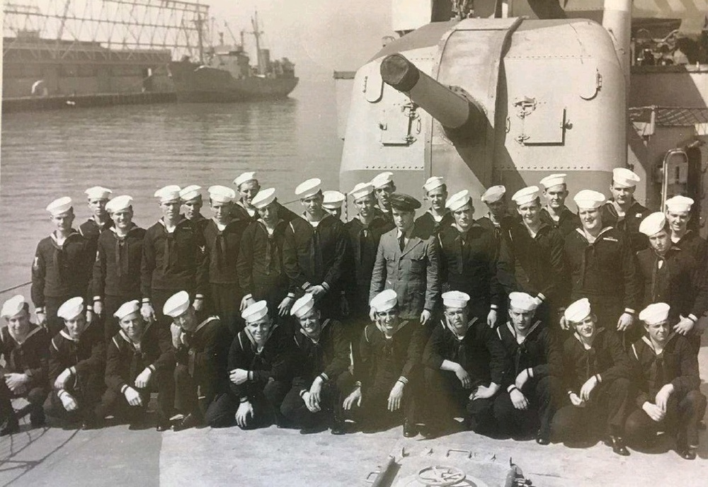 DVIDS - News - USS Paul Hamilton Connects with WWII Veteran