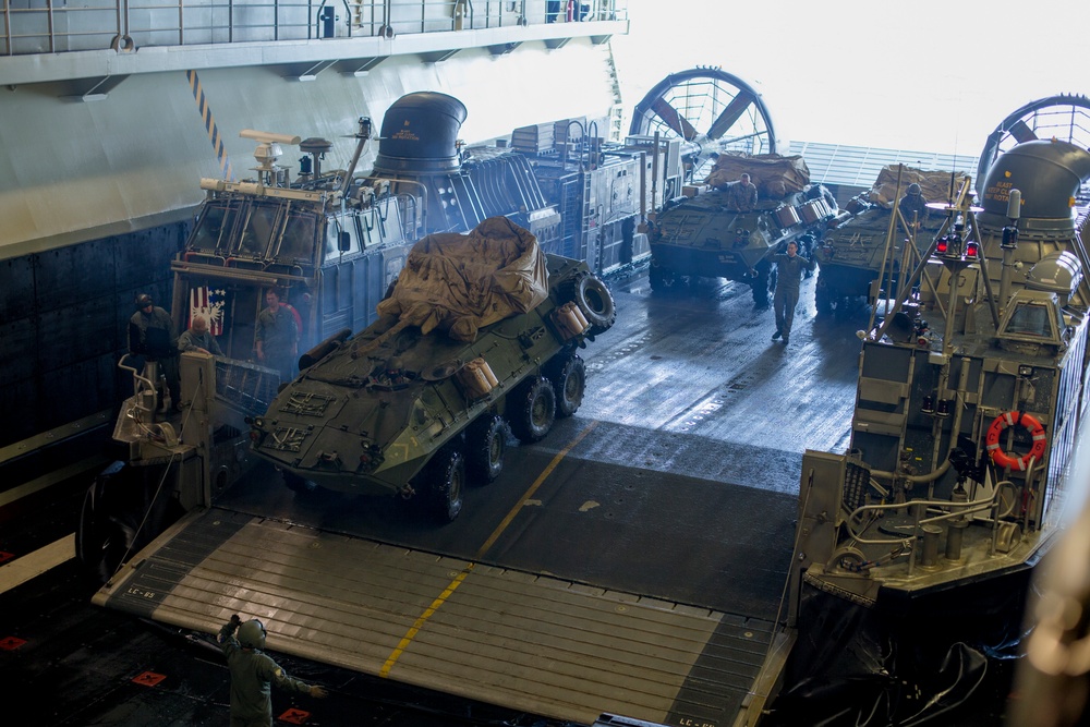 DVIDS - Images - LCACs embark USS Makin Island [Image 2 of 5]