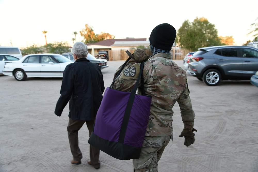DVIDS - Images - AZNG assists local food bank in Casa Grande [Image 5 of 7]