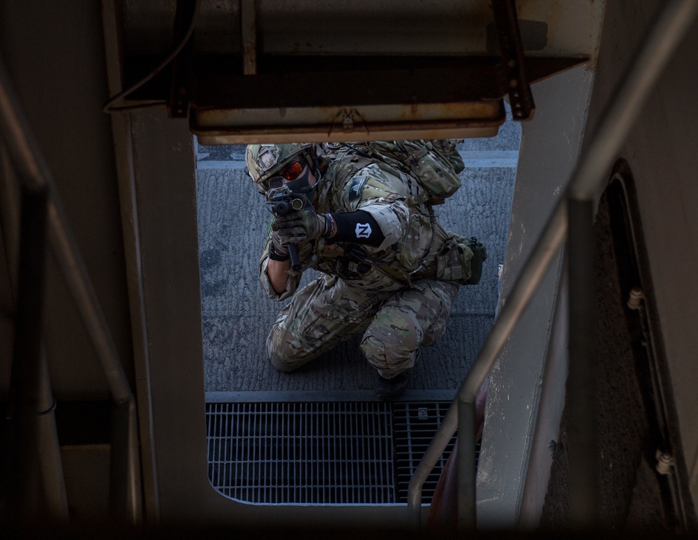 DVIDS - Images - Sailors, Marines, and Coast Guardsmen Conduct Boarding ...