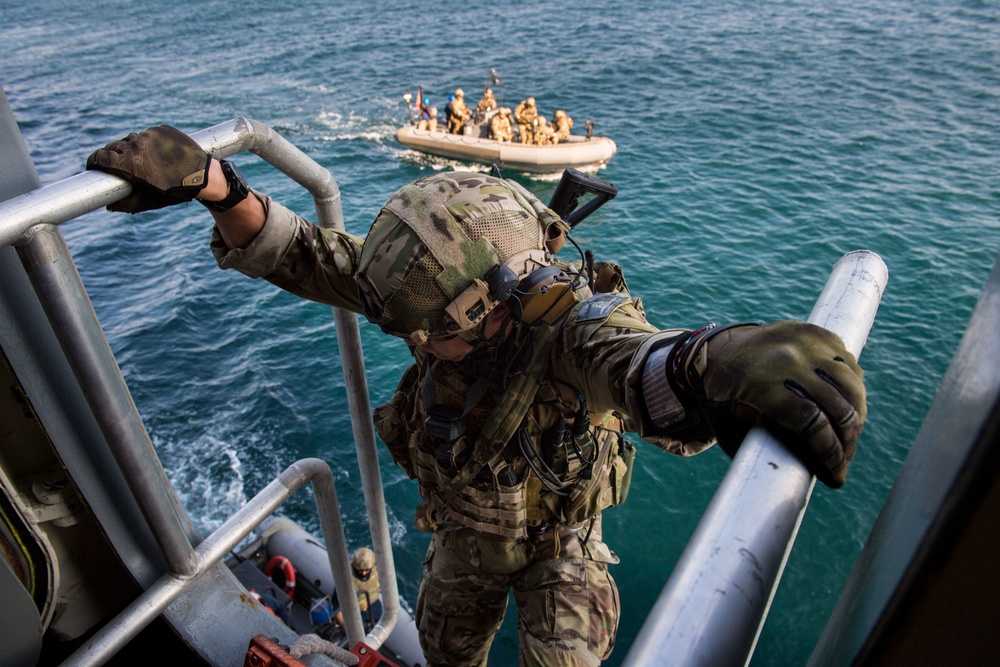 DVIDS - Images - Sailors, Marines, and Coast Guardsmen Conduct Boarding ...