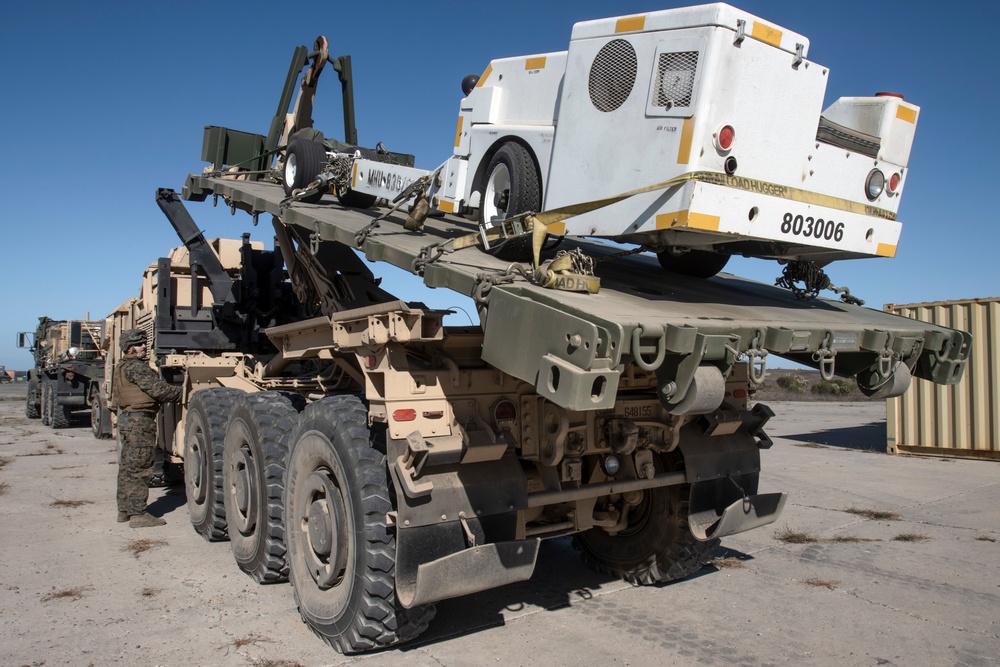 DVIDS - Images - 15th MEU Marines rehearse FARP set-up [Image 2 of 2]