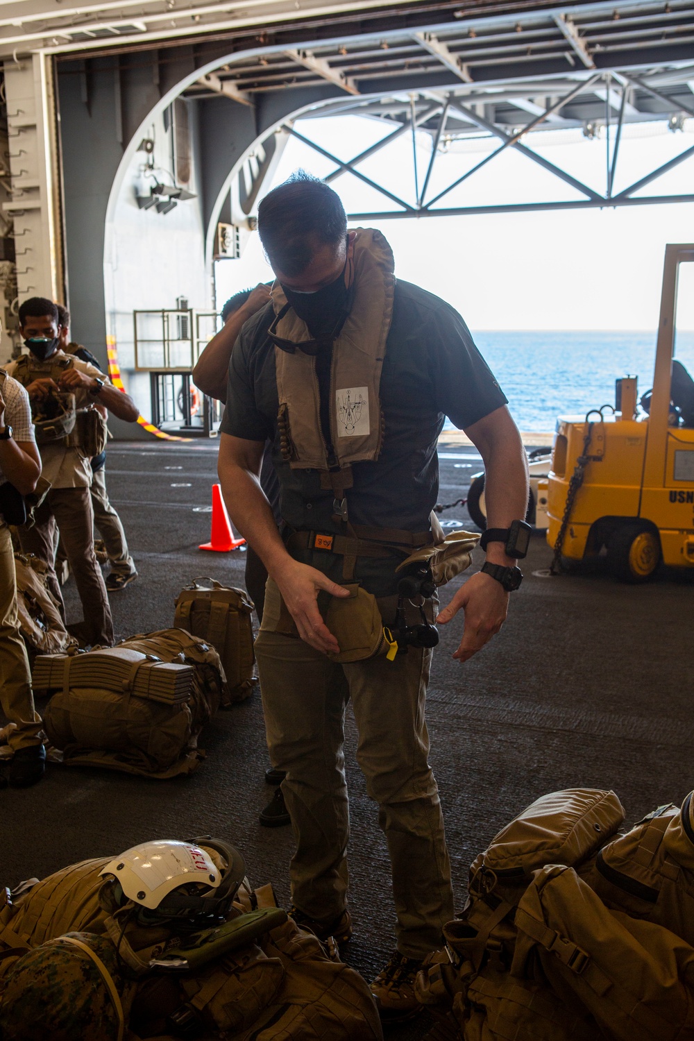 DVIDS - Images - 15th MEU forward command element departs USS Makin ...