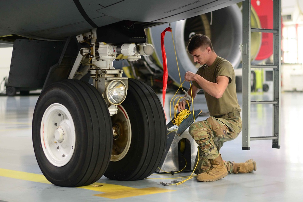 DVIDS - Images - Grounding and Bonding of a KC-135R