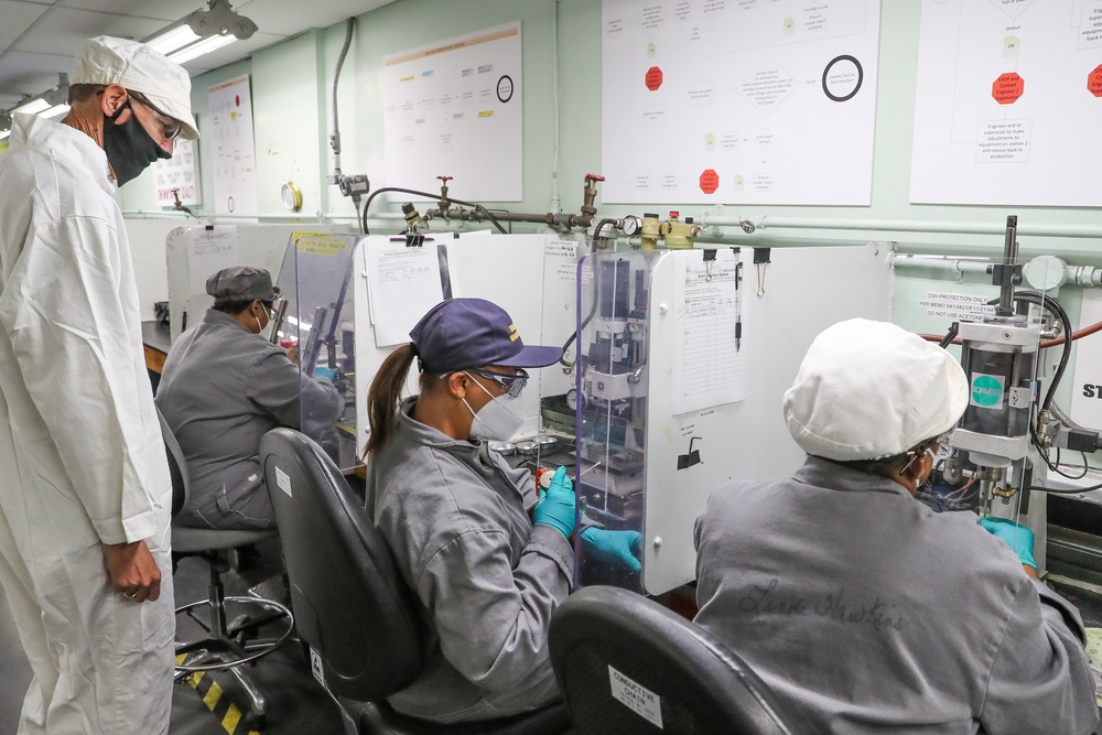 DVIDS - Images - NSWC Executive Director Dr. Brett Seidle visits NSWC IHD