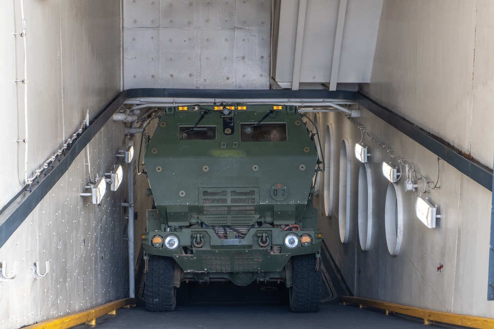 DVIDS - Images - 15th MEU Marines display HIMARS aboard Makin Island ...