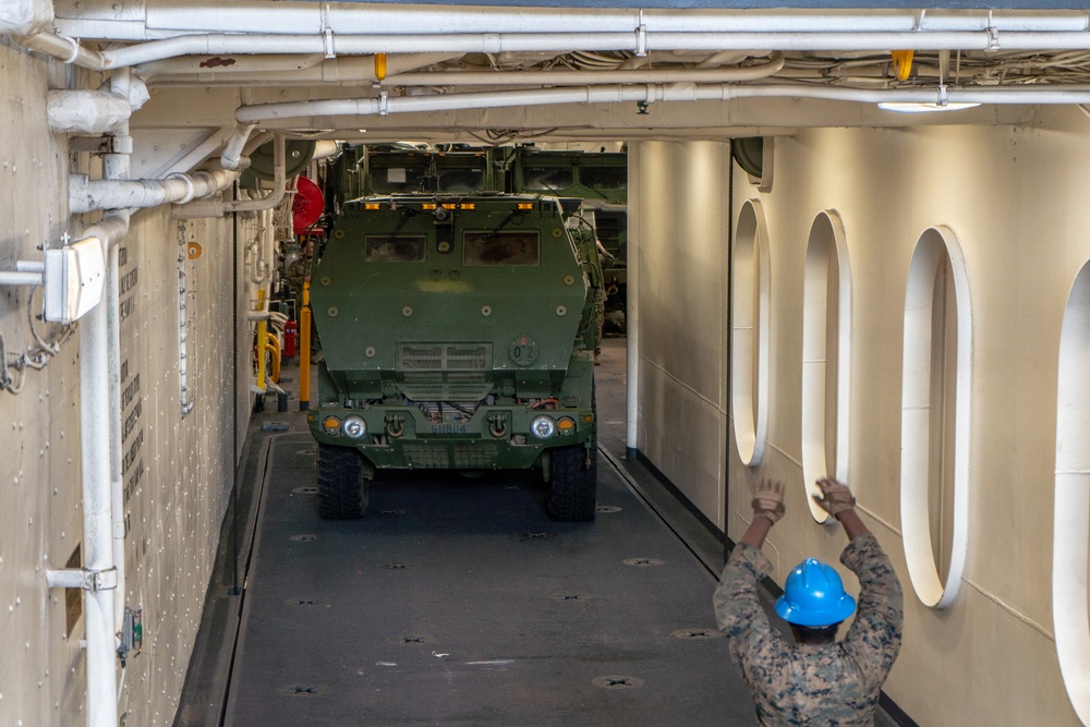 DVIDS - Images - 15th MEU Marines display HIMARS aboard Makin Island ...