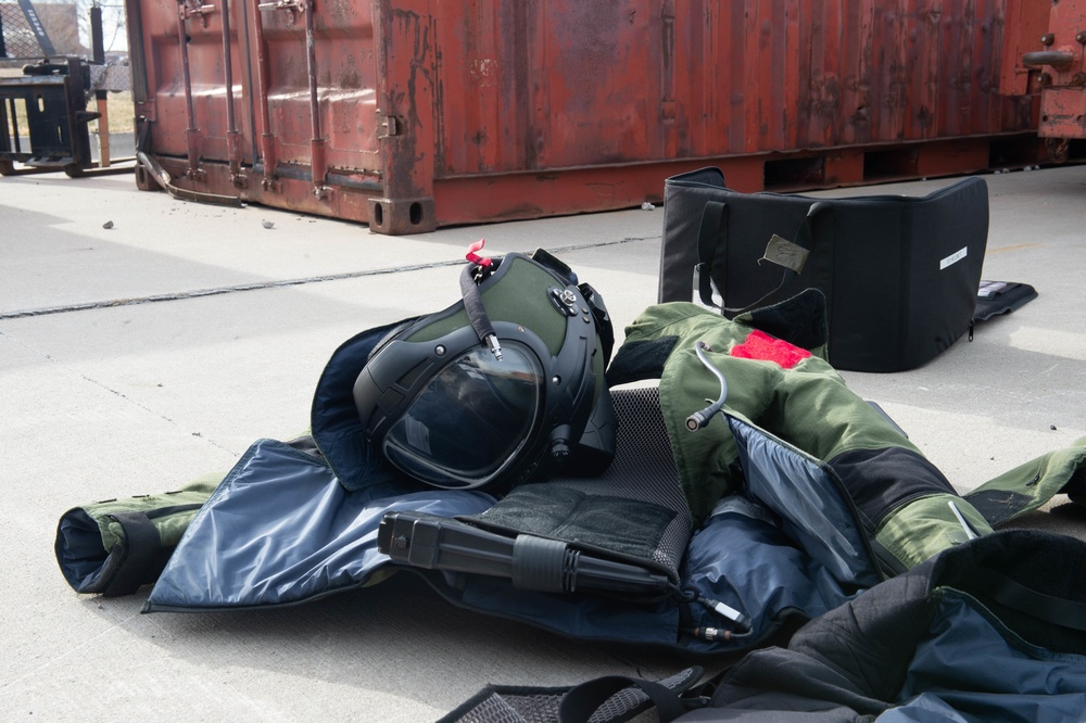 DVIDS - Images - Nebraska Guard EOD techs conduct IED training [Image 4 ...