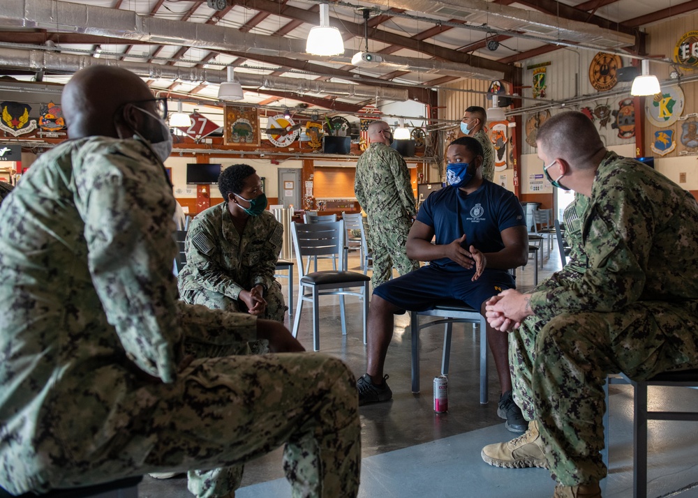 DVIDS - Images - CLDJ Sailors Conduct Sailor 360 Training [Image 3 of 4]