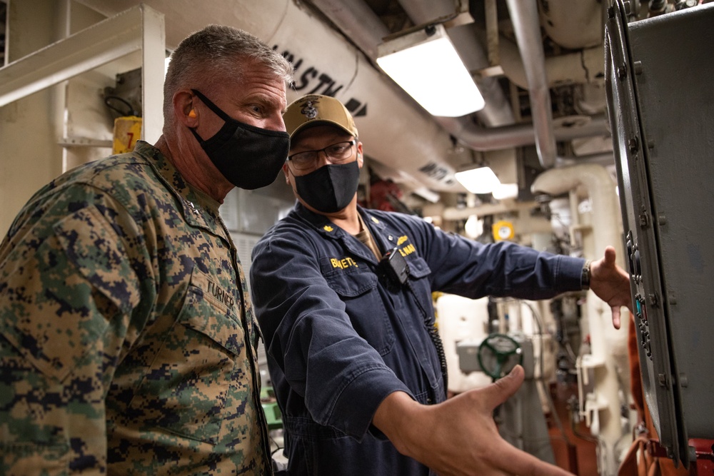 DVIDS - Images - Steel Knight 21: Maj. Gen. Turner aboard the USS Essex ...