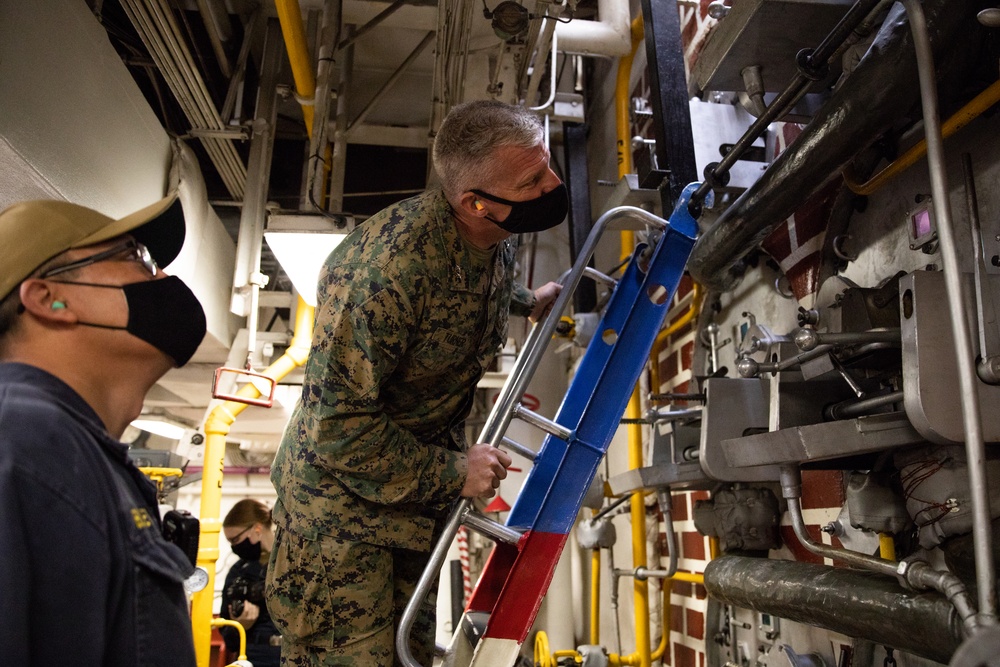 DVIDS - Images - Steel Knight 21: Maj. Gen. Turner aboard the USS Essex ...