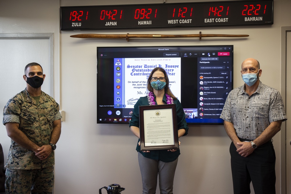 DVIDS - Images - Amy Solomon recieves JVEF award