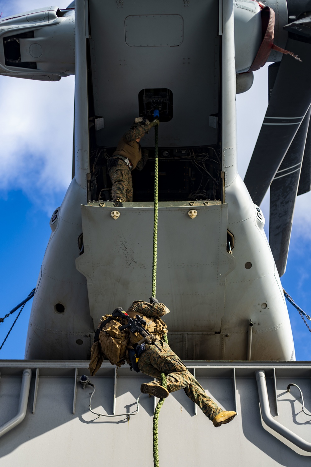 DVIDS - Images - 15th MEU Marines, Sailors conduct fast-rope training ...