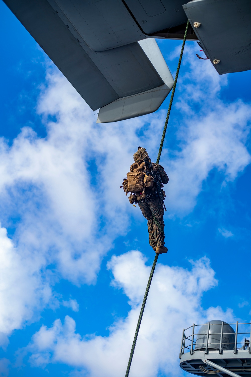 DVIDS - Images - 15th MEU Marines, Sailors conduct fast-rope training ...