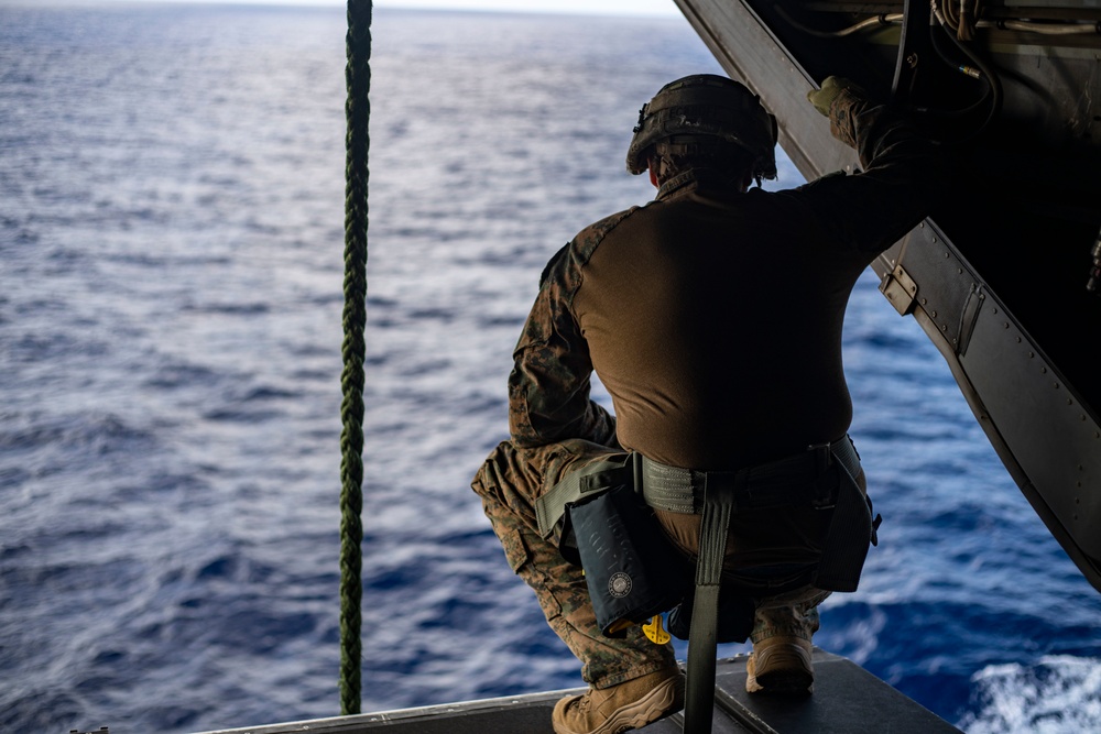 DVIDS - Images - 15th MEU Marines, Sailors conduct fast-rope training ...