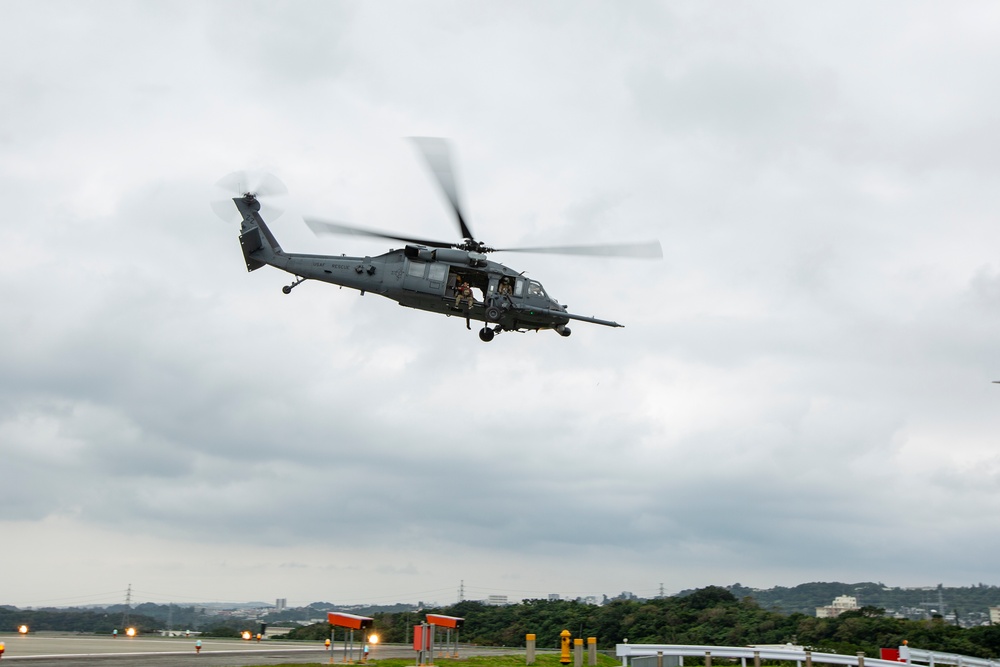 DVIDS - Images - MAG-36, 33rd RSQ and USNHO Conduct Joint SAR-EX ...