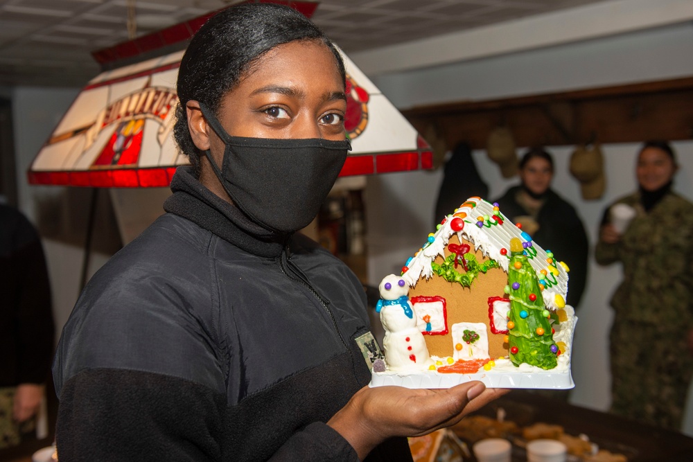 DVIDS - Images - USS Constitution Sailors decorate gingerbread houses ...