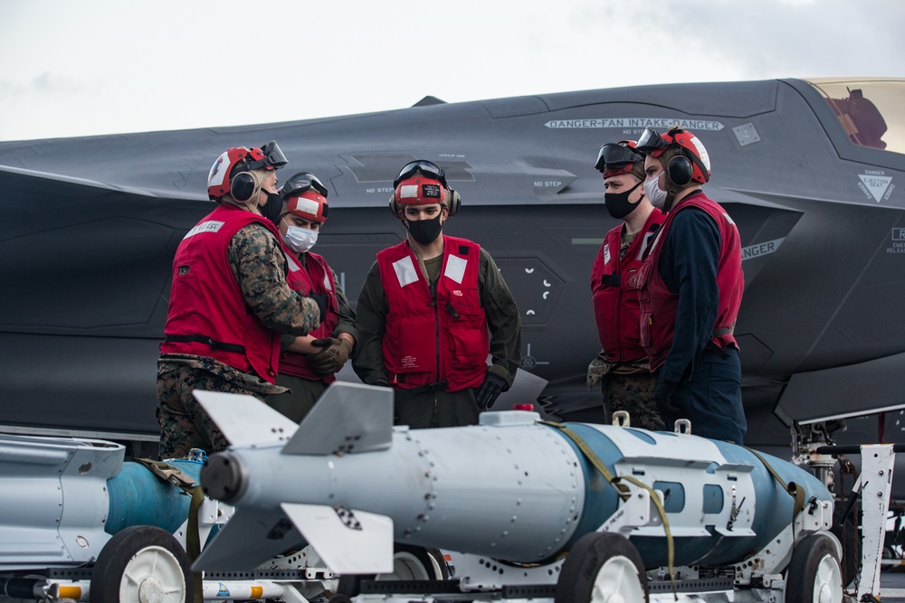 DVIDS - Images - Marines with VMM-262 Perform Load/unload Drills on F ...