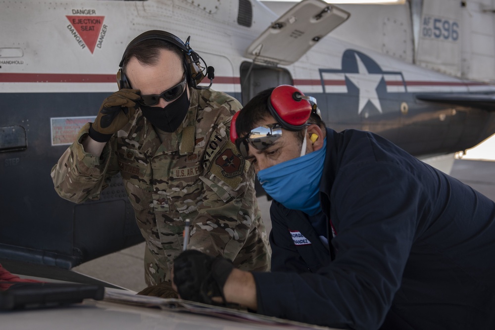 DVIDS - Images - Col. Prather T-6 immersion tour [Image 20 of 22]