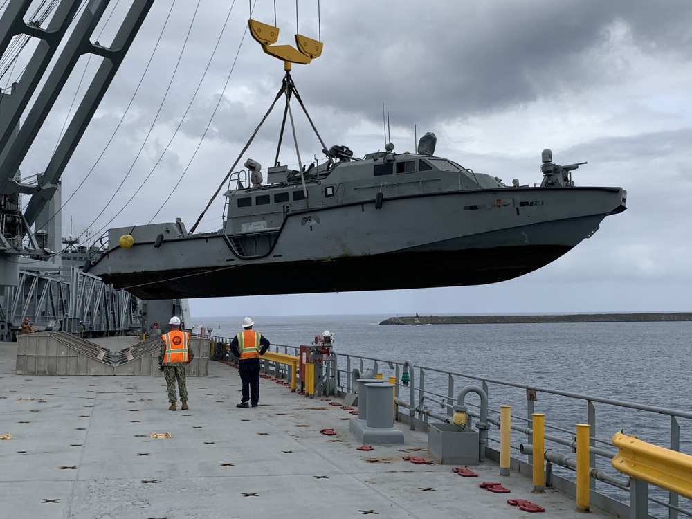 DVIDS - Images - Soderman Onloads Patrol Boat [Image 2 of 2]