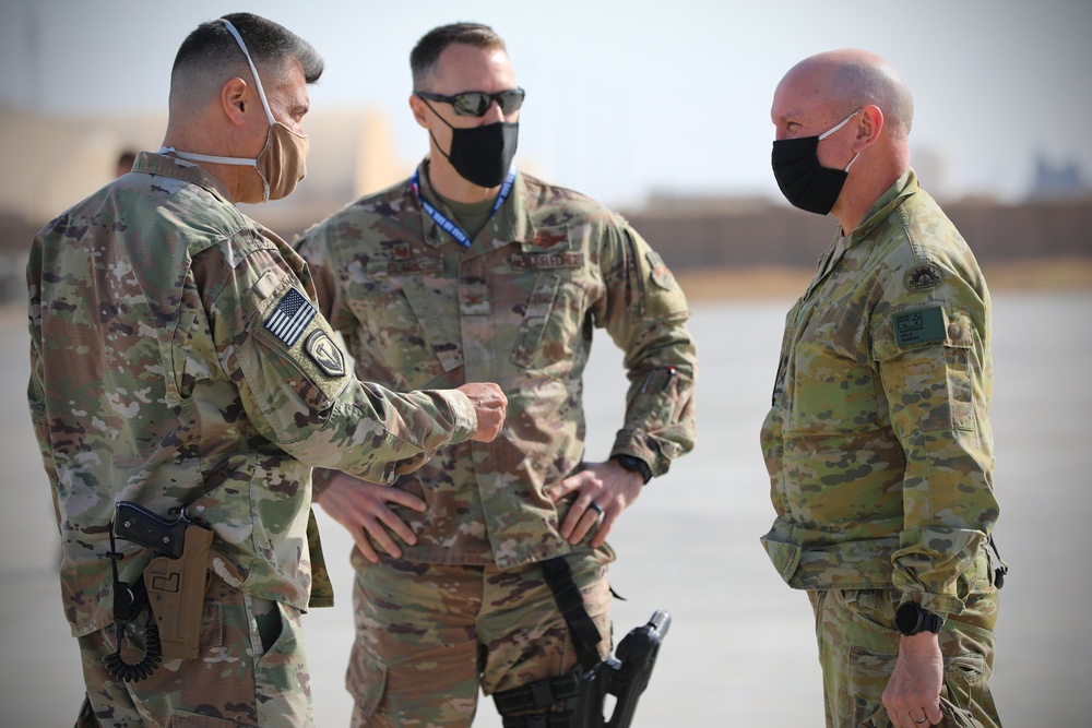 DVIDS - Images - MG Field Visits Soldiers at AAAB [Image 2 of 11]