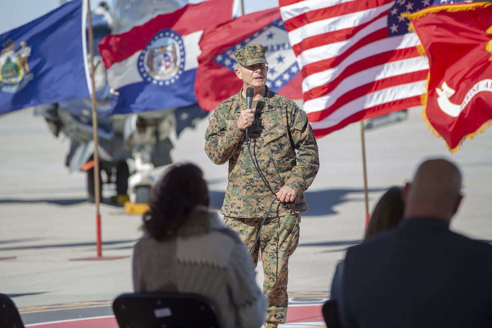 DVIDS - Images - MAG-13 Relief and Appointment Ceremony [Image 5 of 8]