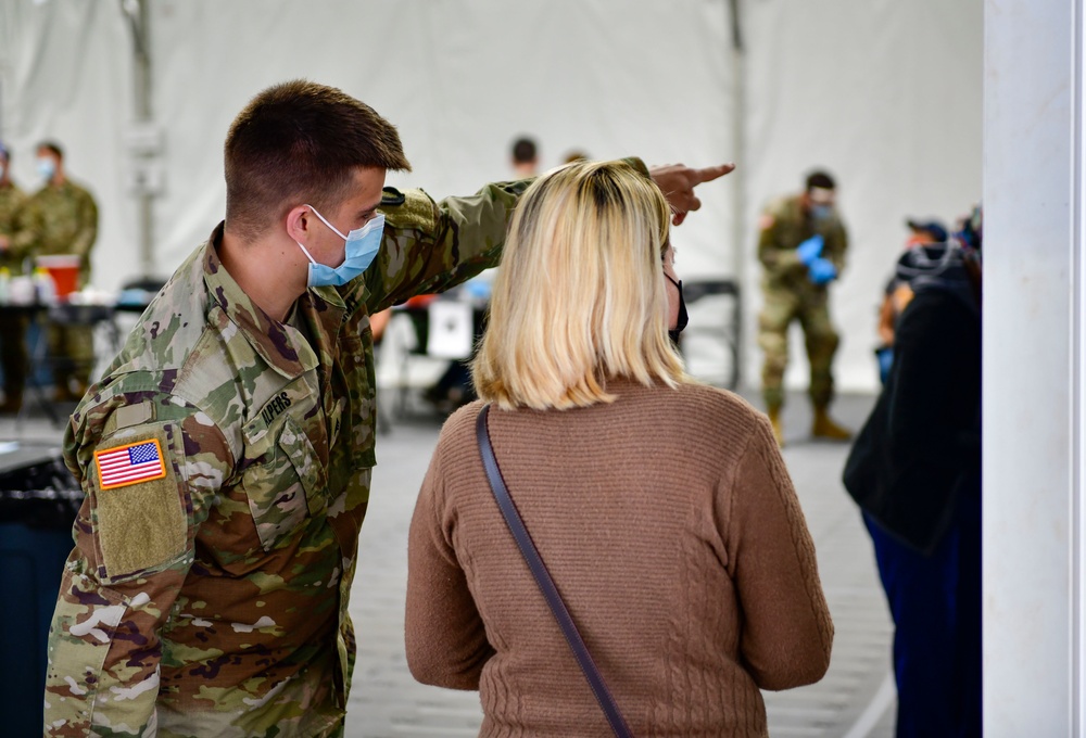 DVIDS - Images - U.S. Soldiers provide COVID-19 vaccination support to ...