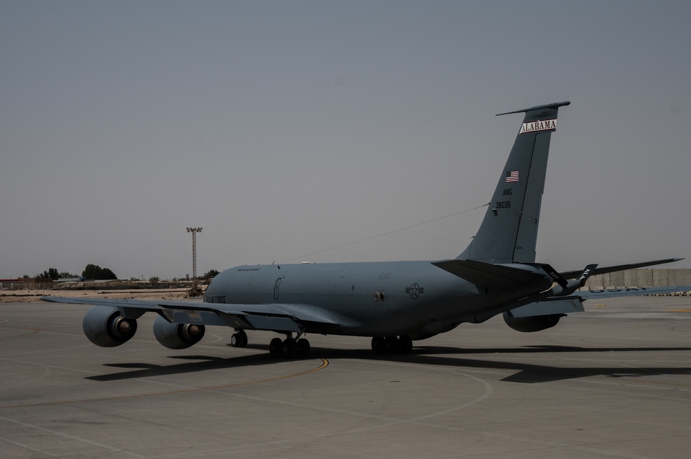 DVIDS - Images - KC-135 refuels F-16s flying in CENTCOM [Image 1 of 11]