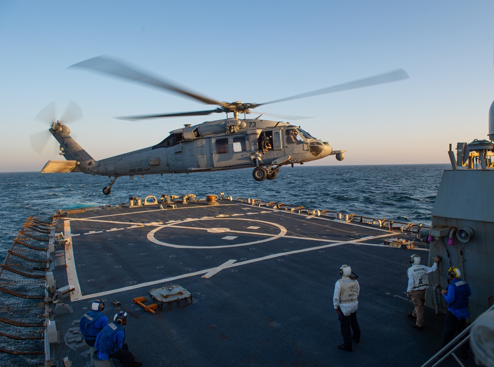 DVIDS - Images - USS MAHAN CONDUCTS FLIGHT QUARTERS [Image 4 of 5]