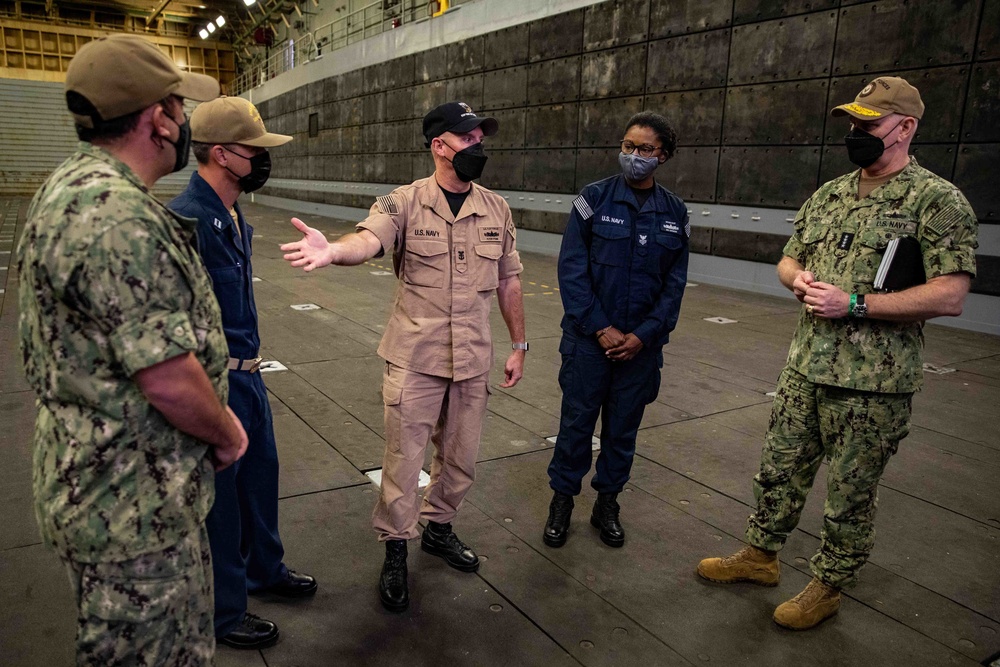 DVIDS - Images - U.S. Fleet Forces Commander Visits USS Arlington ...