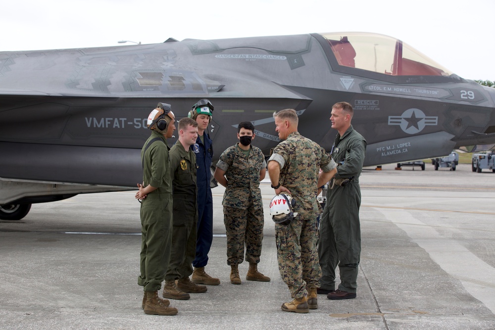 DVIDS - News - MARCENT Commander meets with F-35 Squadron