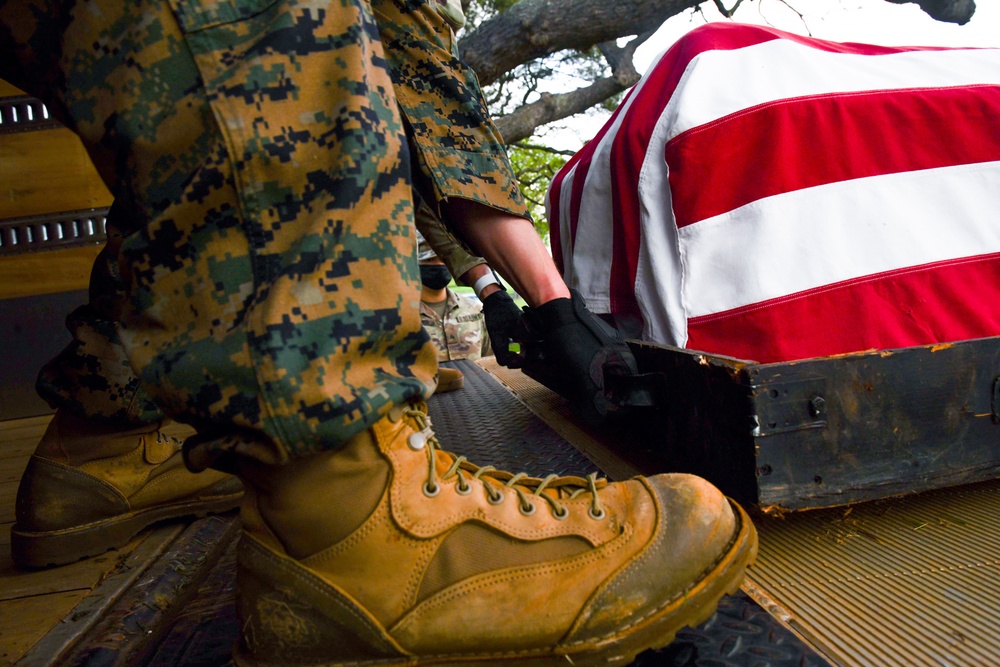 DVIDS - Images - DPAA service members honor the fallen [Image 5 of 7]