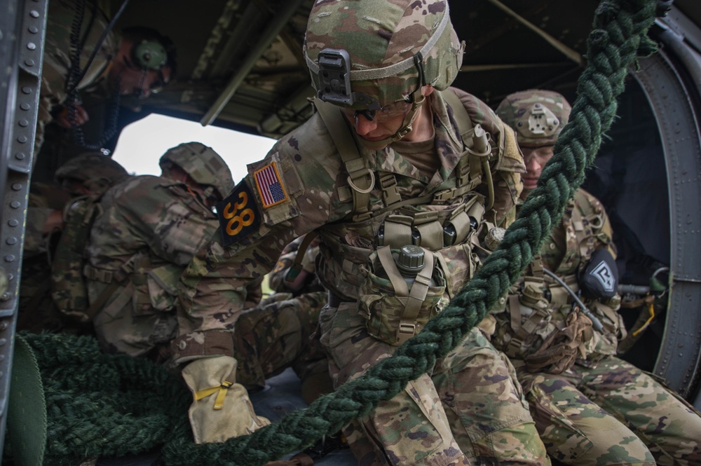 DVIDS - Images - Ready to Fast Rope [Image 5 of 8]