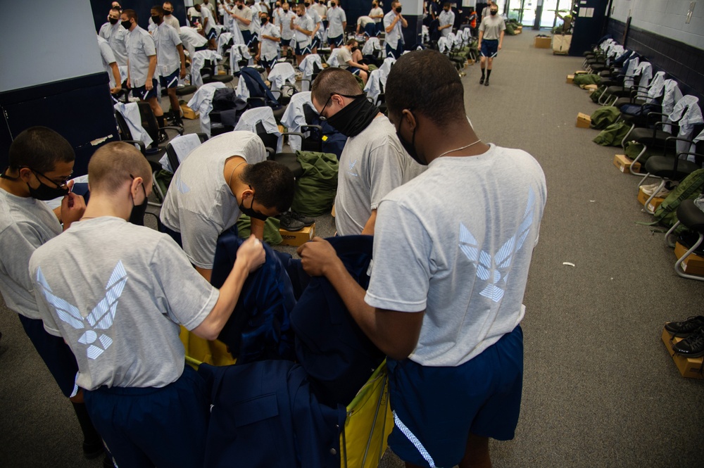 DVIDS - Images - 502LRS continues clothing issue mission [Image 4 of 19]