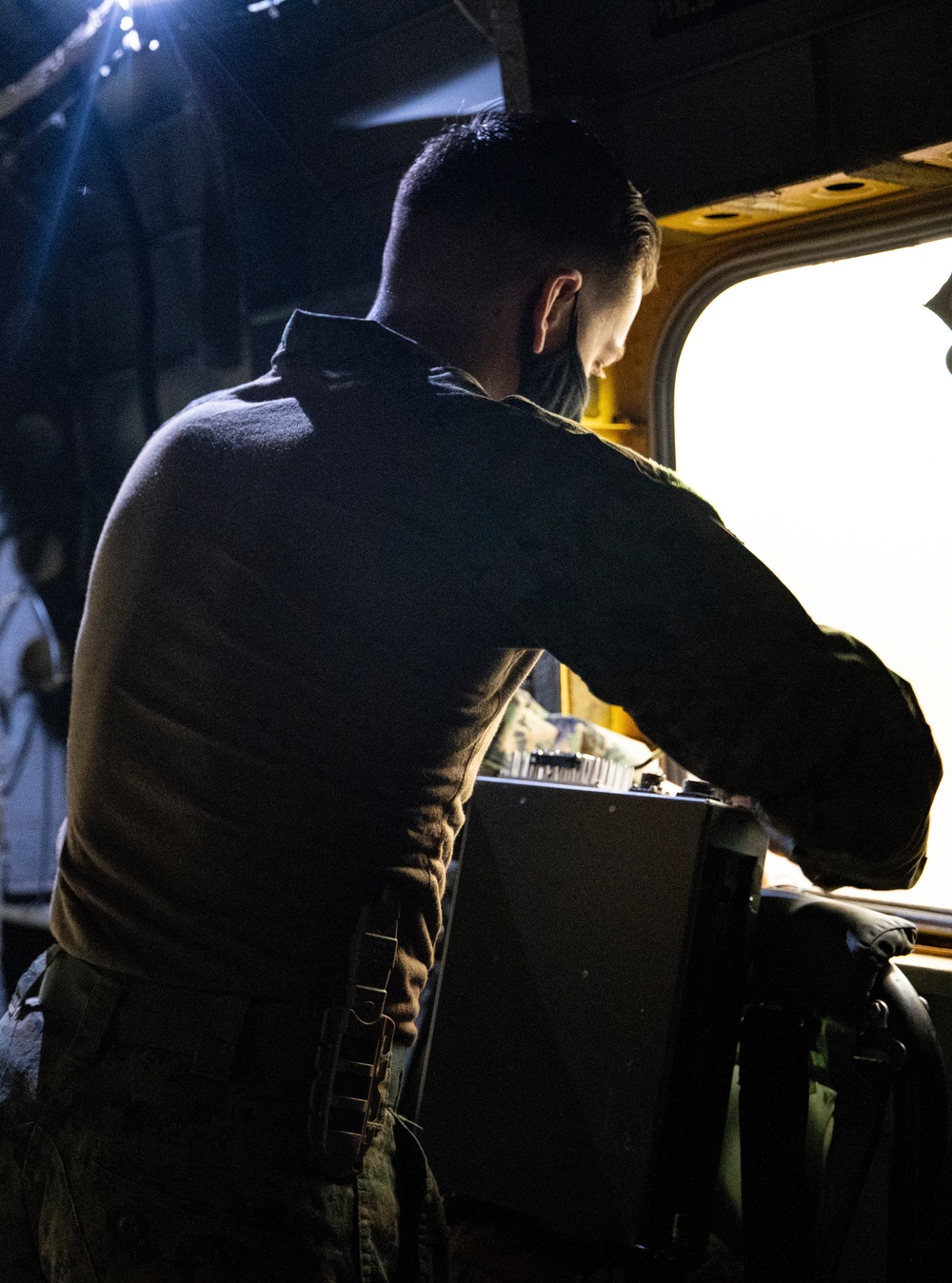 DVIDS - Images - 11th MEU Marines Conduct Op Checks on Radio Equipment ...