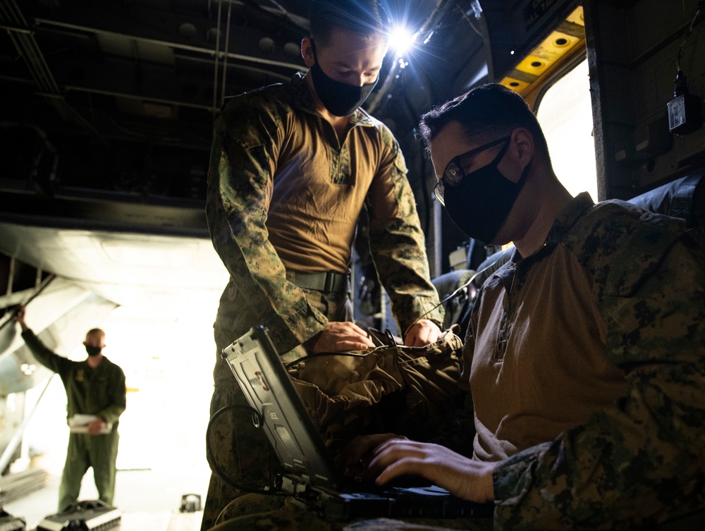 DVIDS - Images - 11th MEU Marines Conduct Op Checks on Radio Equipment ...
