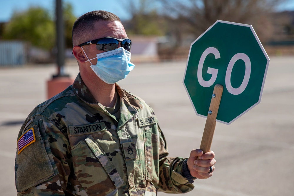 DVIDS - Images - AZNG Soldiers Assist Navajo Nation at Drive-Through ...